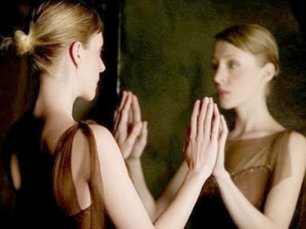 El ejercicio del espejo para mejorar la autoestima | Bienestar | Mujer ...